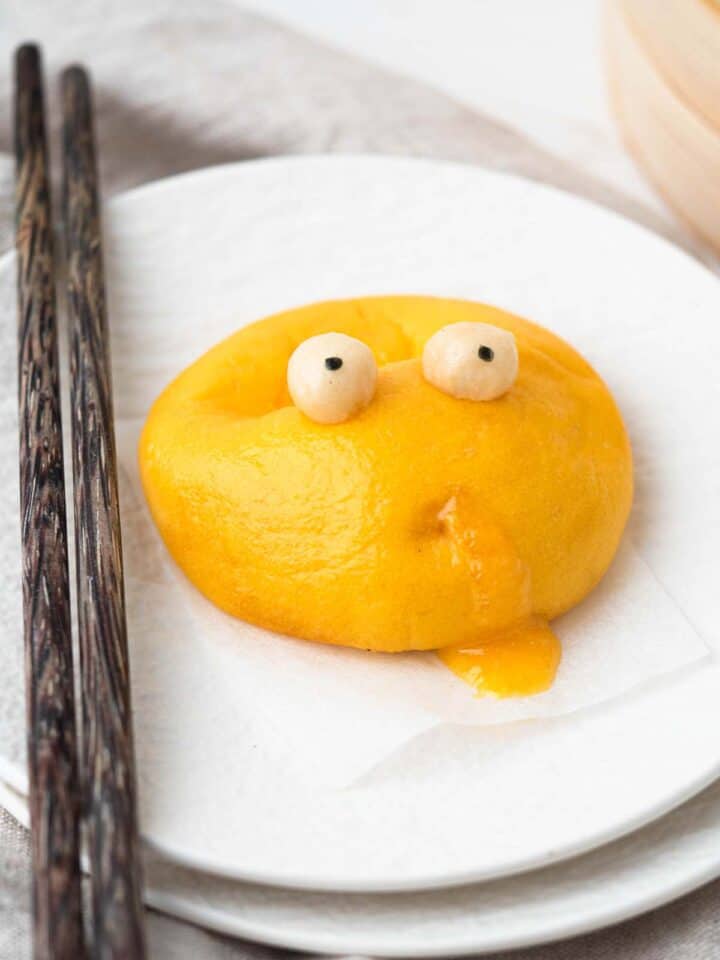 Salted Egg Custard Buns (Liu Sha Bao 流沙包)