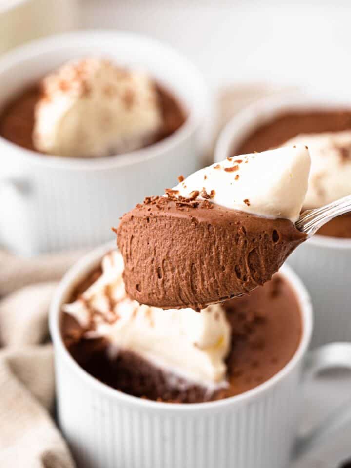 Easy Chocolate Mousse: Rich, No-Bake, Light & Creamy