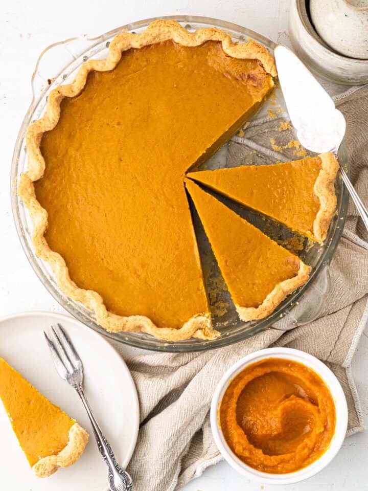 Pumpkin Pie with Creamy Filling and Flaky Crust
