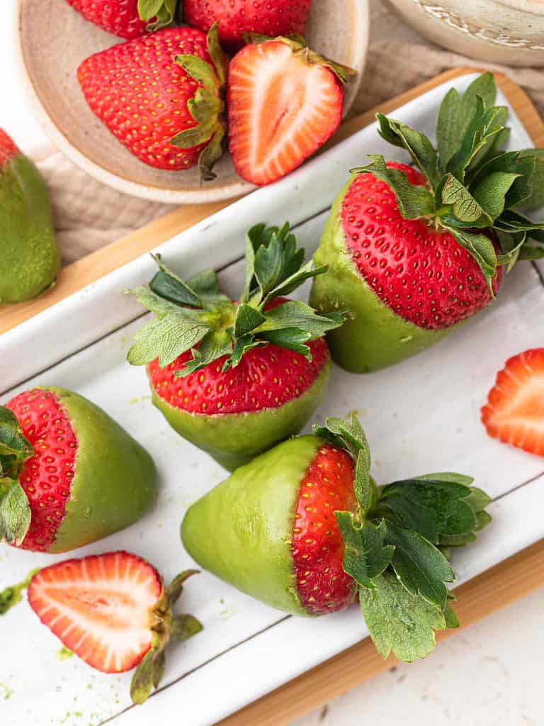 Matcha Strawberries: Sweet White Chocolate Shell Recipe