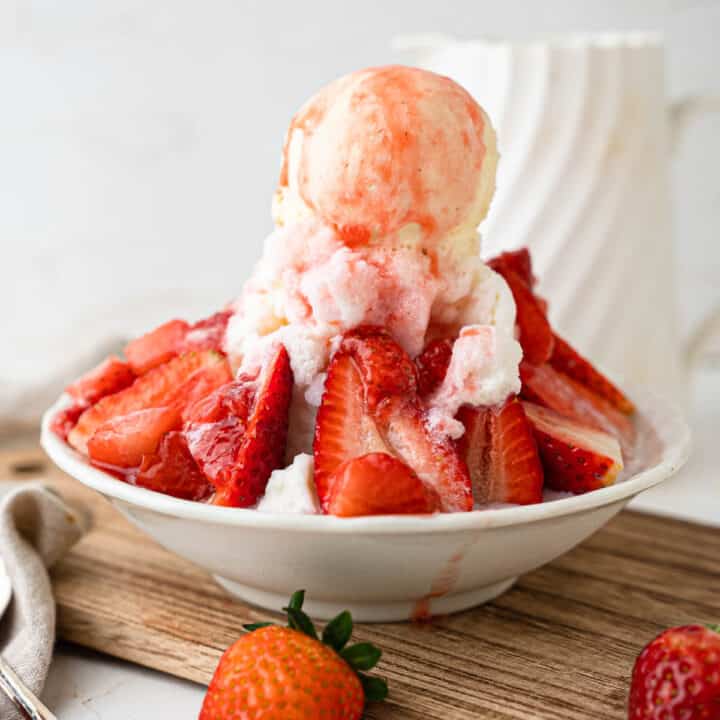 Irresistible Strawberry Bingsu with Fresh Toppings